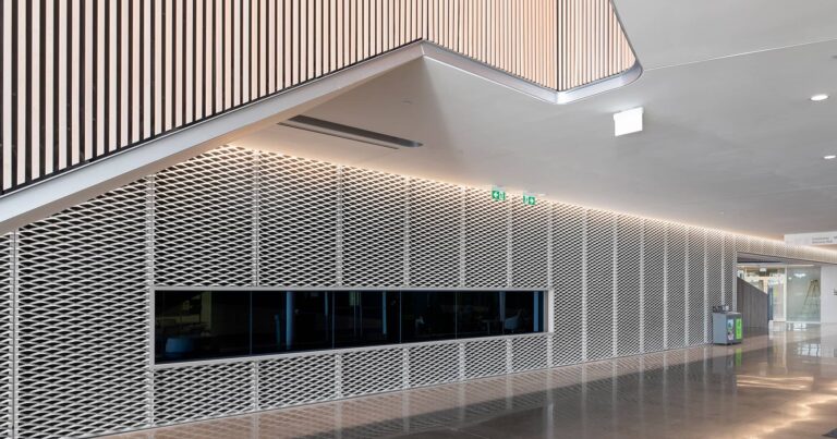 Facades and architectural cladding in espanded metal meshes| ItalMesh