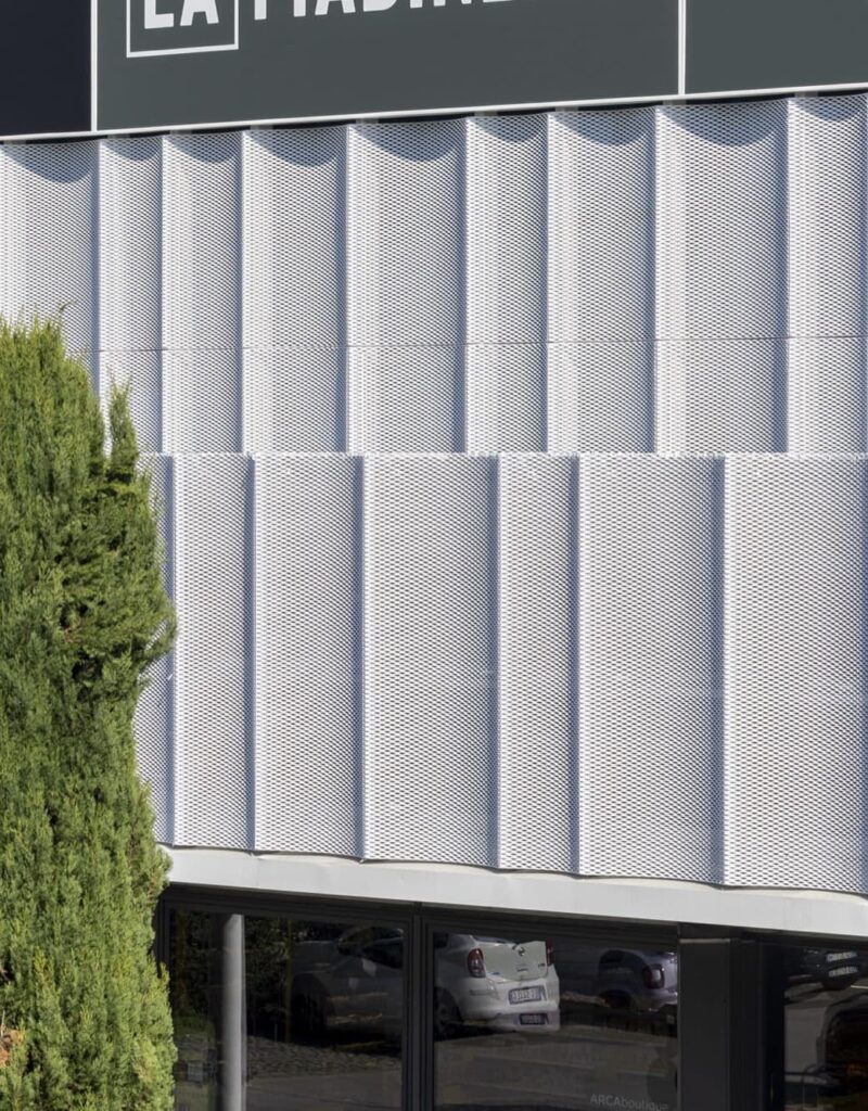 Etihad Arena: expanded metal meshes for exterior facades| ItalMesh