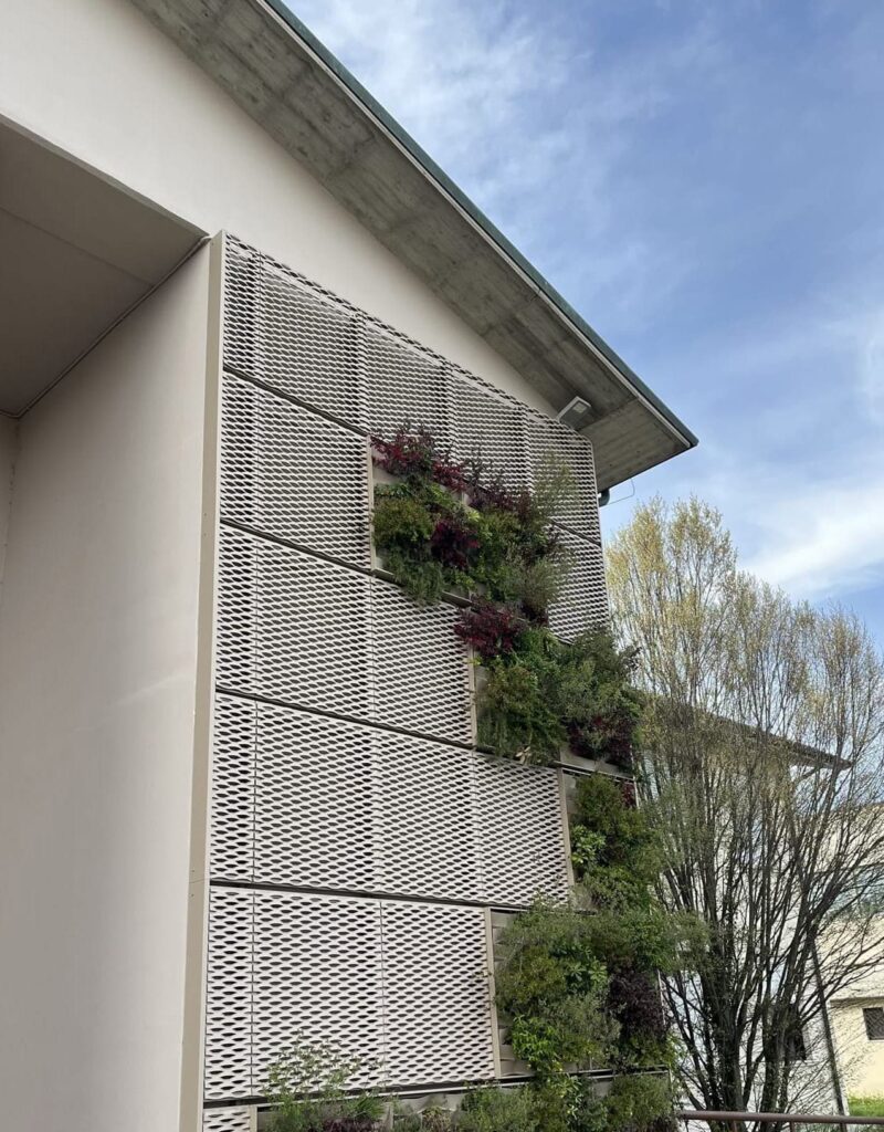 Facades and architectural cladding in espanded metal meshes| ItalMesh